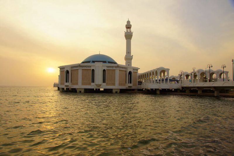 13 Masjids That Are Surrounded By Water | Muslim Memo