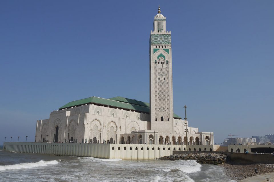 13 Masjids That Are Surrounded By Water | Muslim Memo